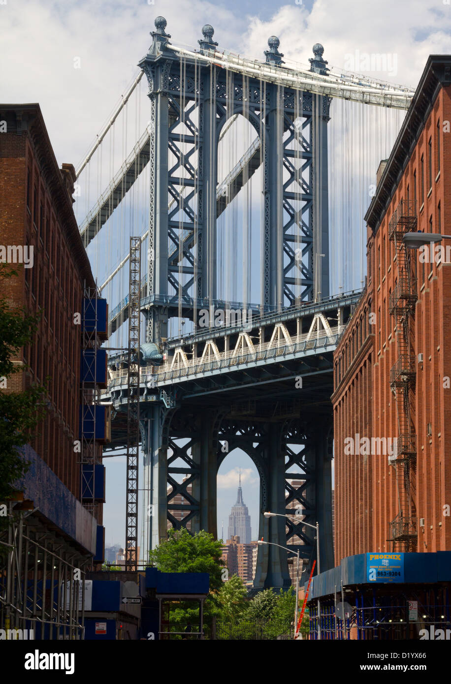 Williamsburg Bridge and Empire State Building seen from Brooklyn, New York City Stock Photo - Alamy