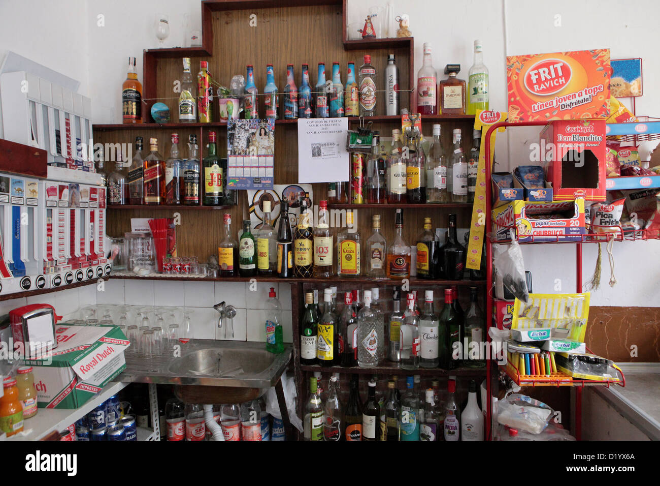 Old fashioned bar hi-res stock photography and images - Alamy