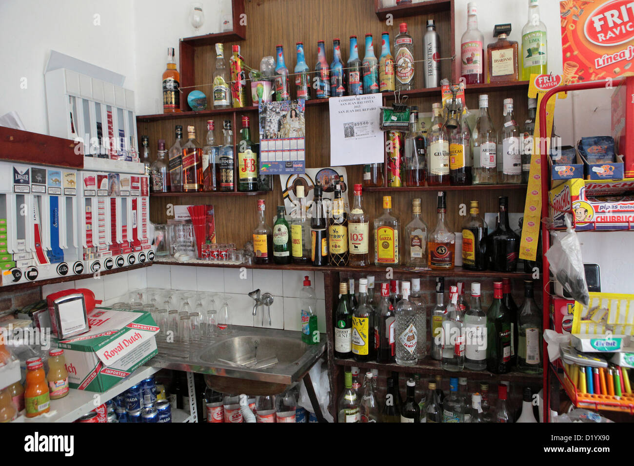 Old fashioned bar hi-res stock photography and images - Alamy