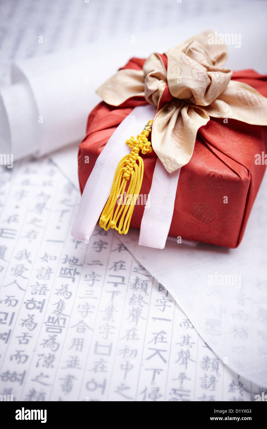 Wrapped objects in paper hi-res stock photography and images - Alamy