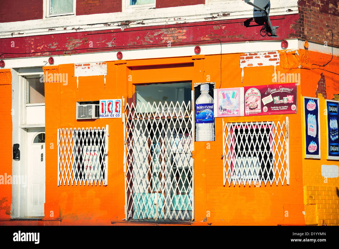 USA Illinois Chicago screen-protected corner store in Pilsen ...