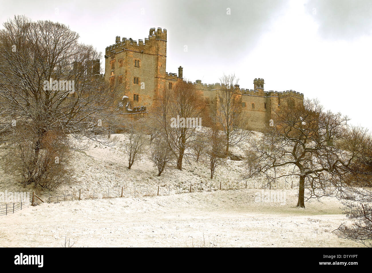 Haddon hall hi-res stock photography and images - Alamy
