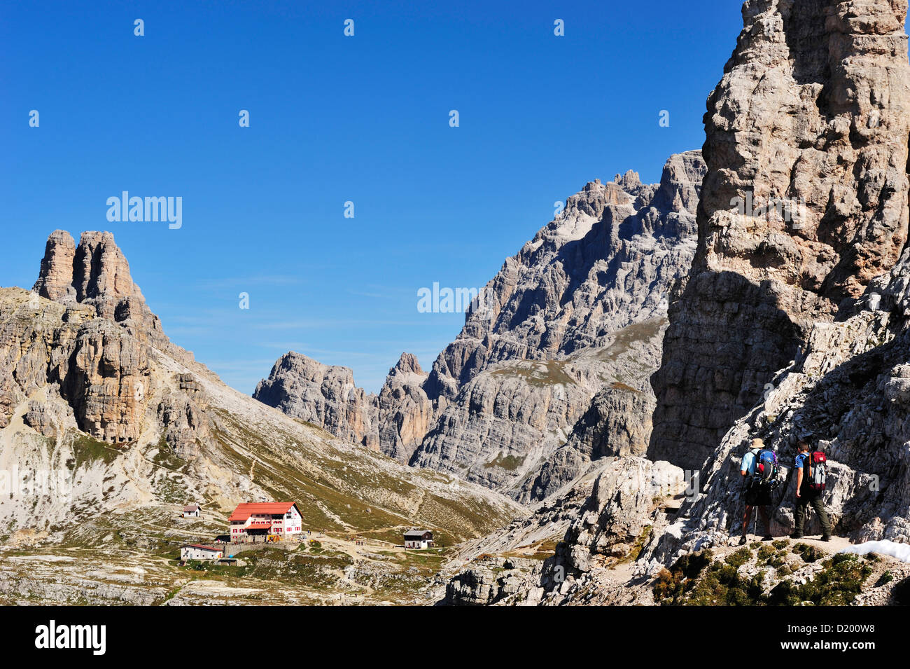 Hikers walking towards the alpine hut Rifugio Locatelli, Tre Cime di ...