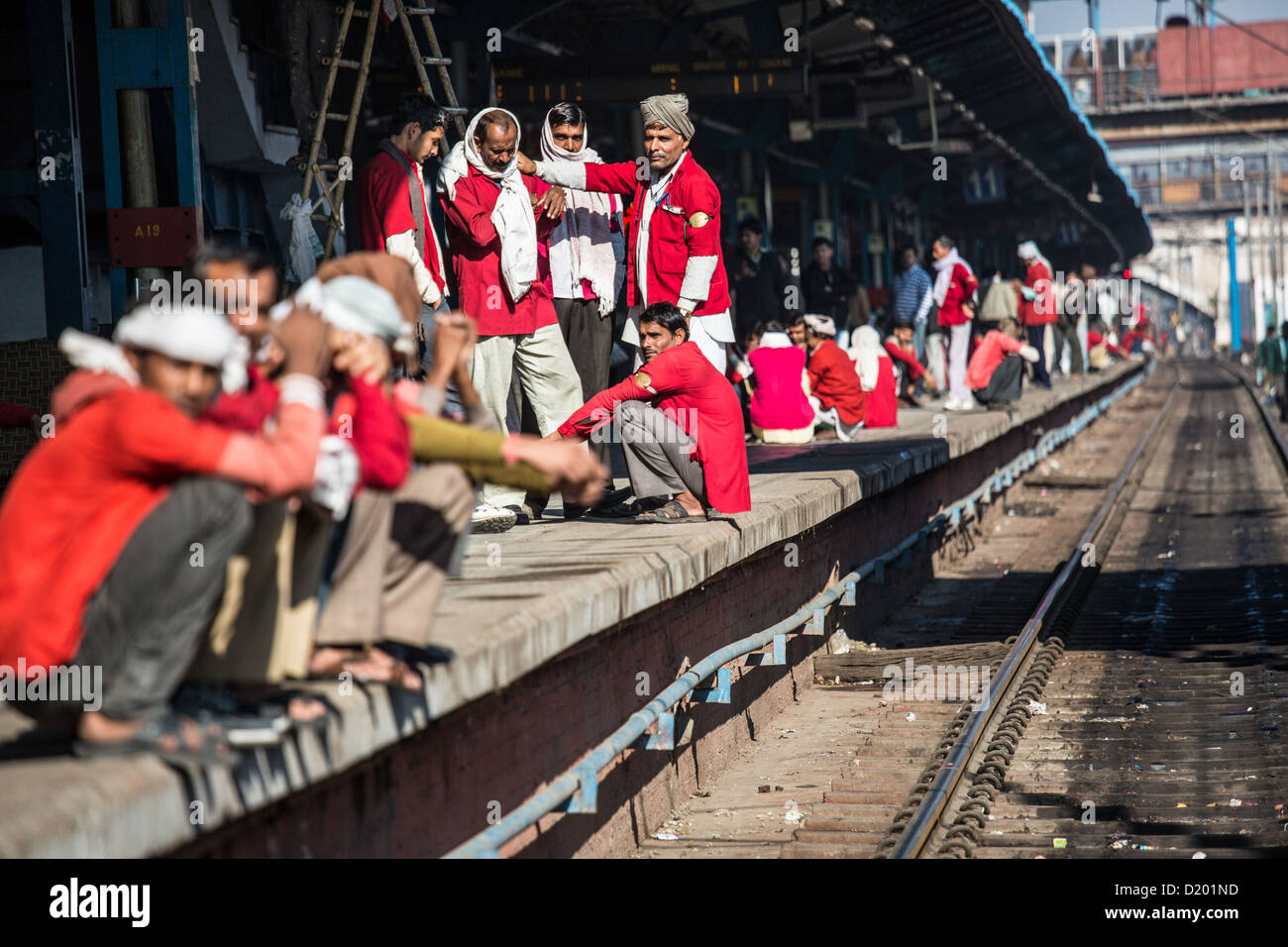 Indian railway porters hi-res stock photography and images - Alamy