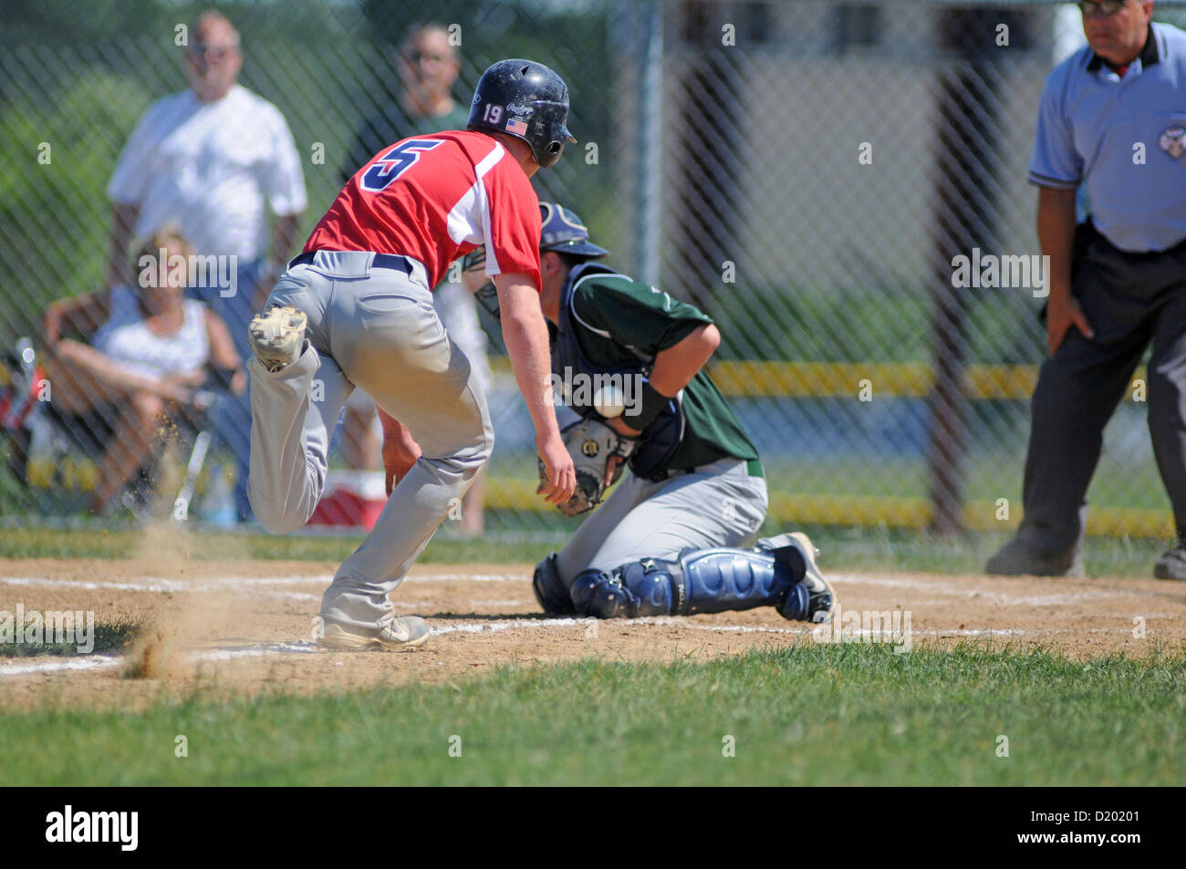 Baseball player dives hi-res stock photography and images - Alamy