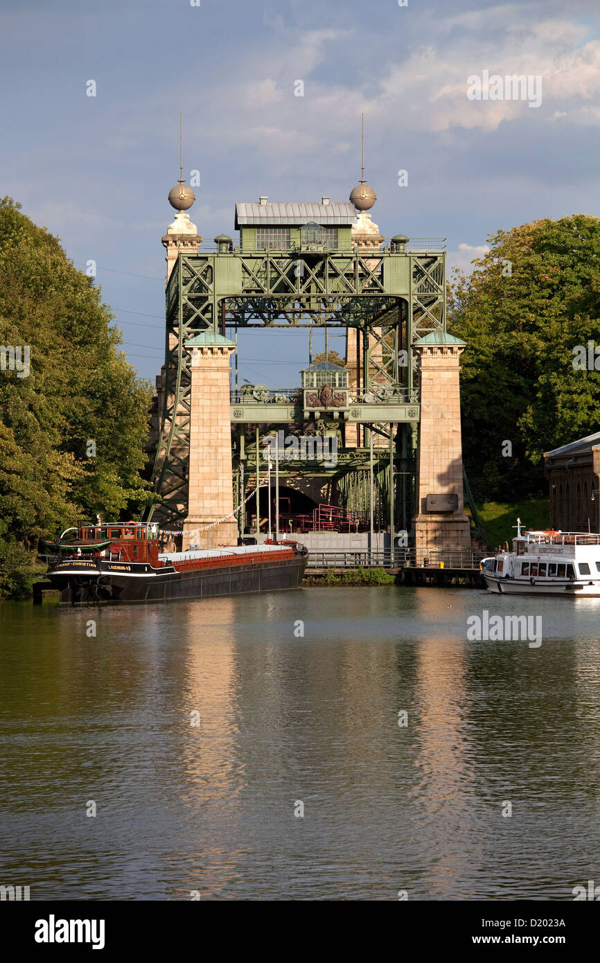 Historical ship elevator hi-res stock photography and images - Alamy