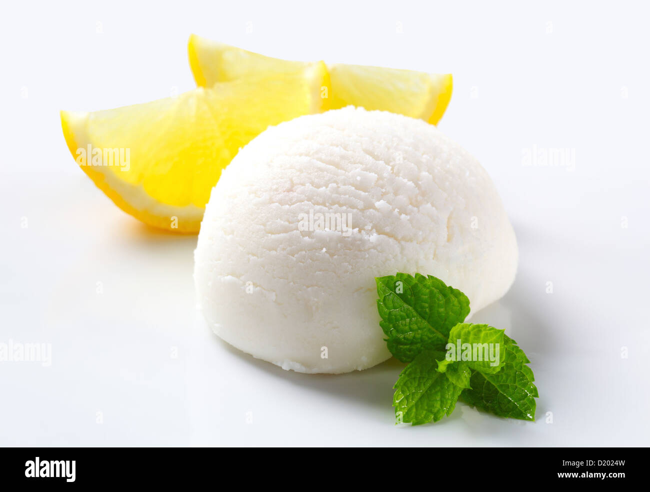 Scoop of lemon ice cream Stock Photo - Alamy