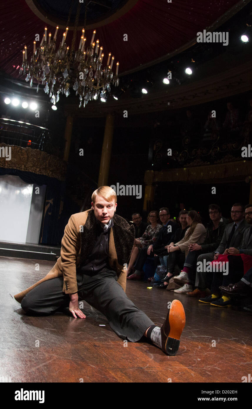 Runway models paris hi-res stock photography and images - Alamy