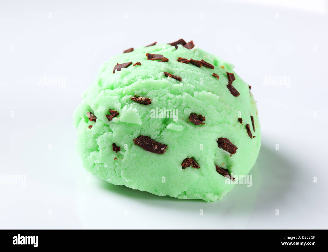 Scoop of mint chocolate chip ice cream Stock Photo - Alamy