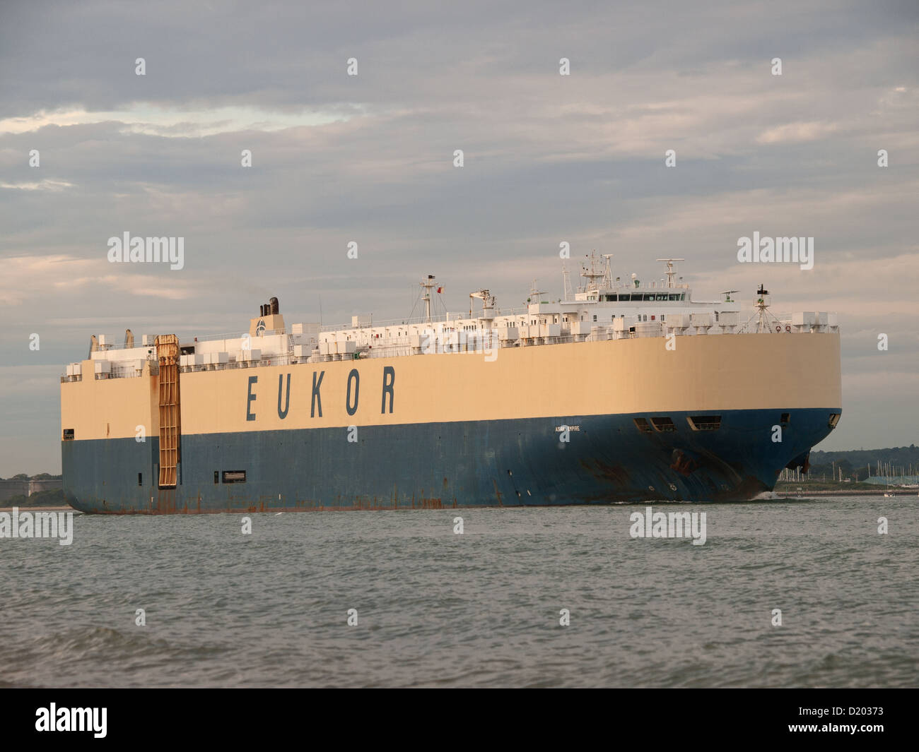 Car transporter ships hi-res stock photography and images - Alamy