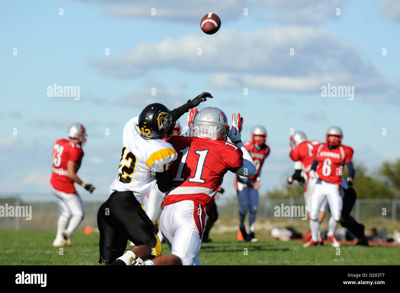 Behind the back pass hi-res stock photography and images - Alamy