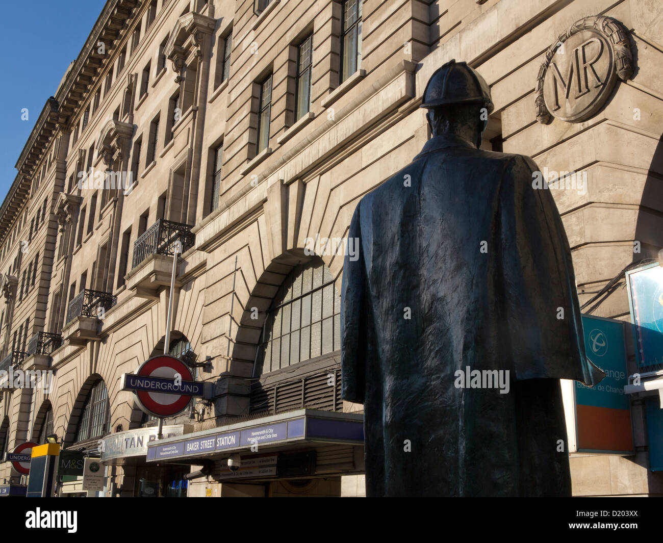 Sherlock holmes statue at baker street station hi-res stock photography ...