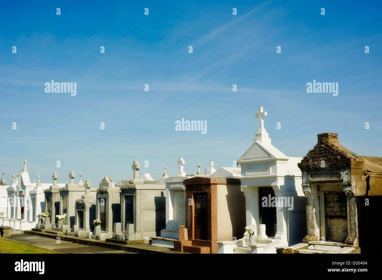 Above ground cemetery hi-res stock photography and images - Alamy