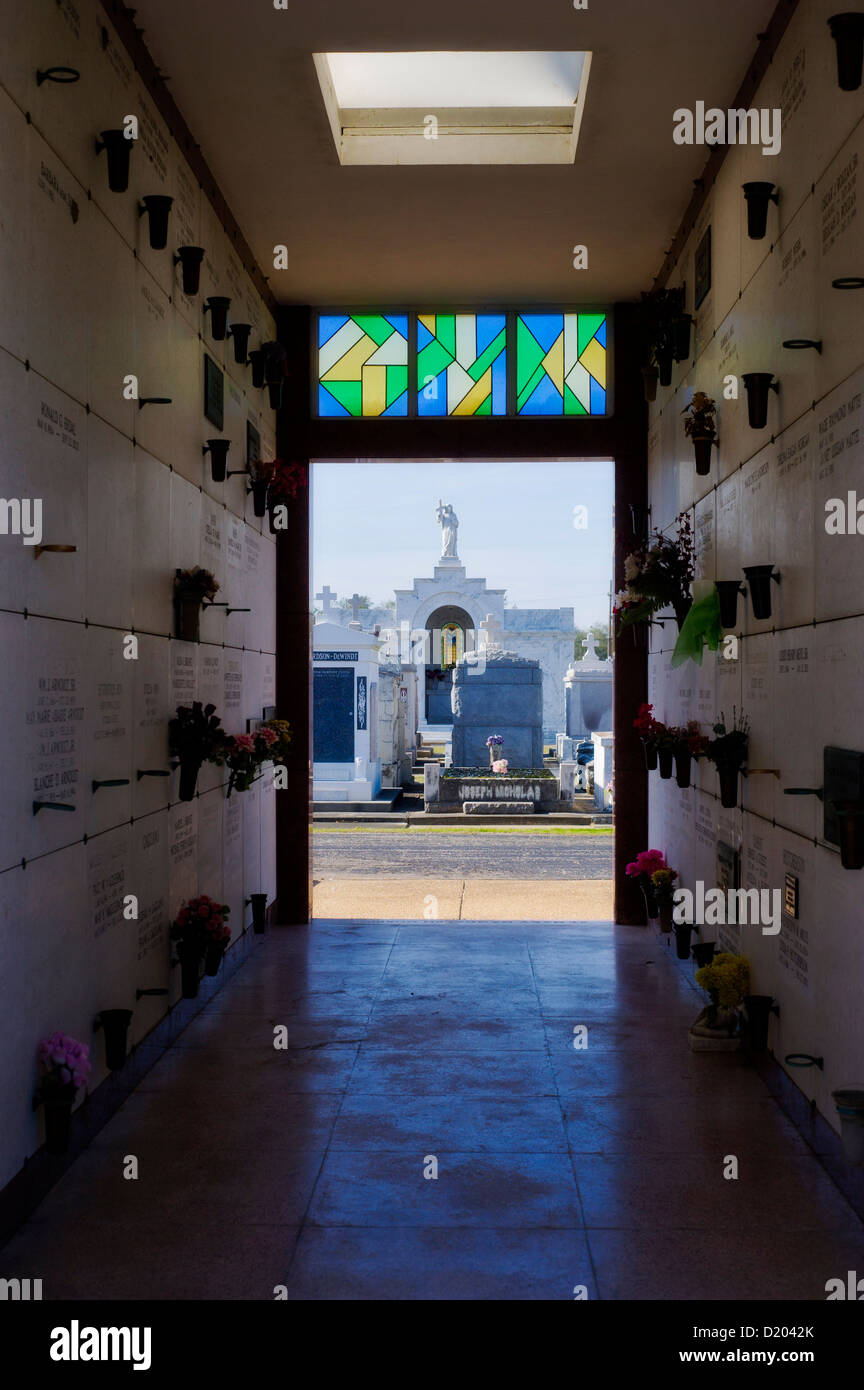 Burial above ground hi-res stock photography and images - Alamy