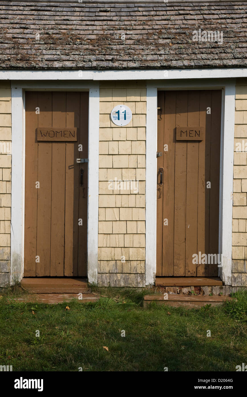 Outside Toilets Stock Photos & Outside Toilets Stock Images - Alamy