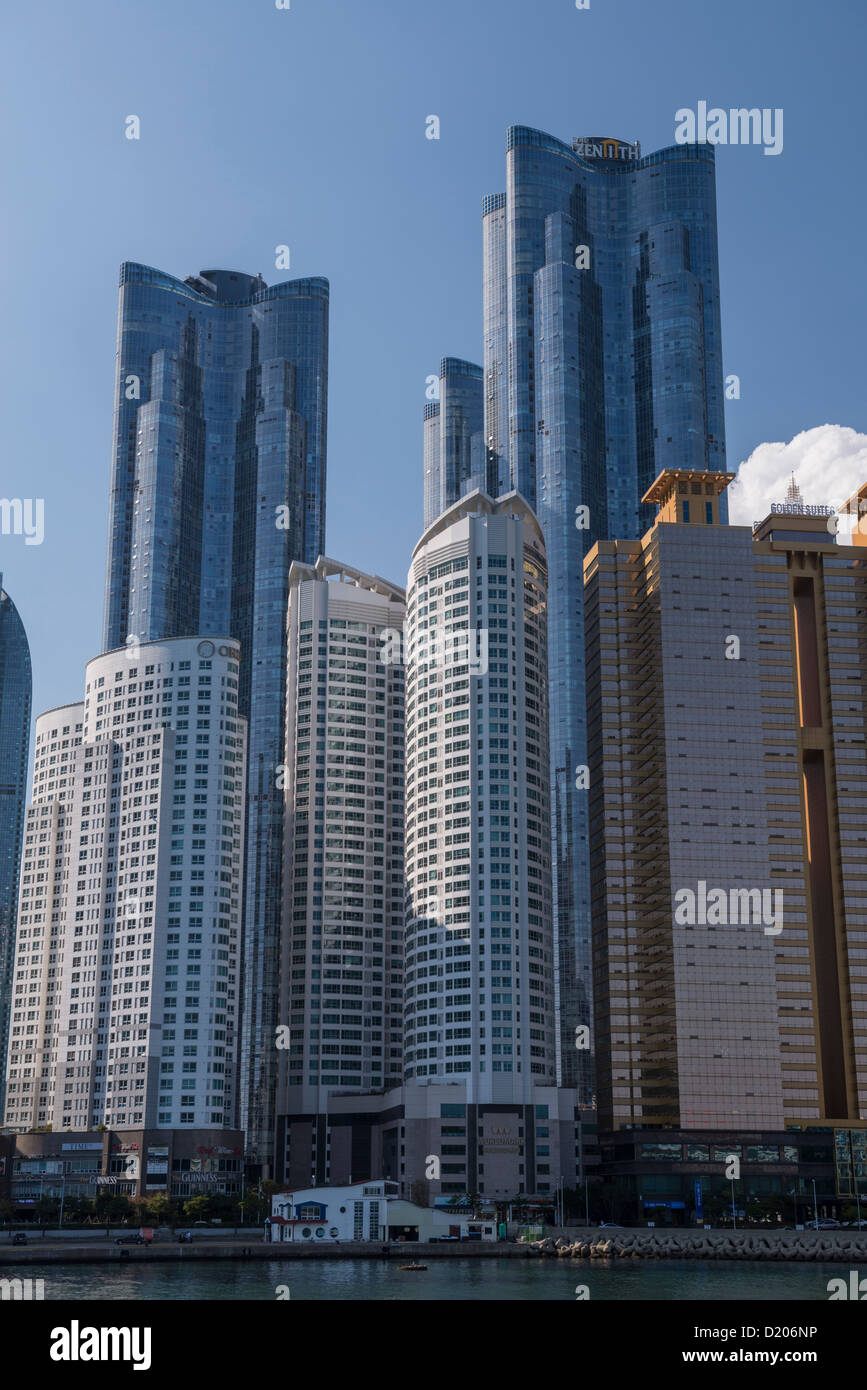 Doosan Haeundae We've the Zenith Towers and Residential Buildings in ...