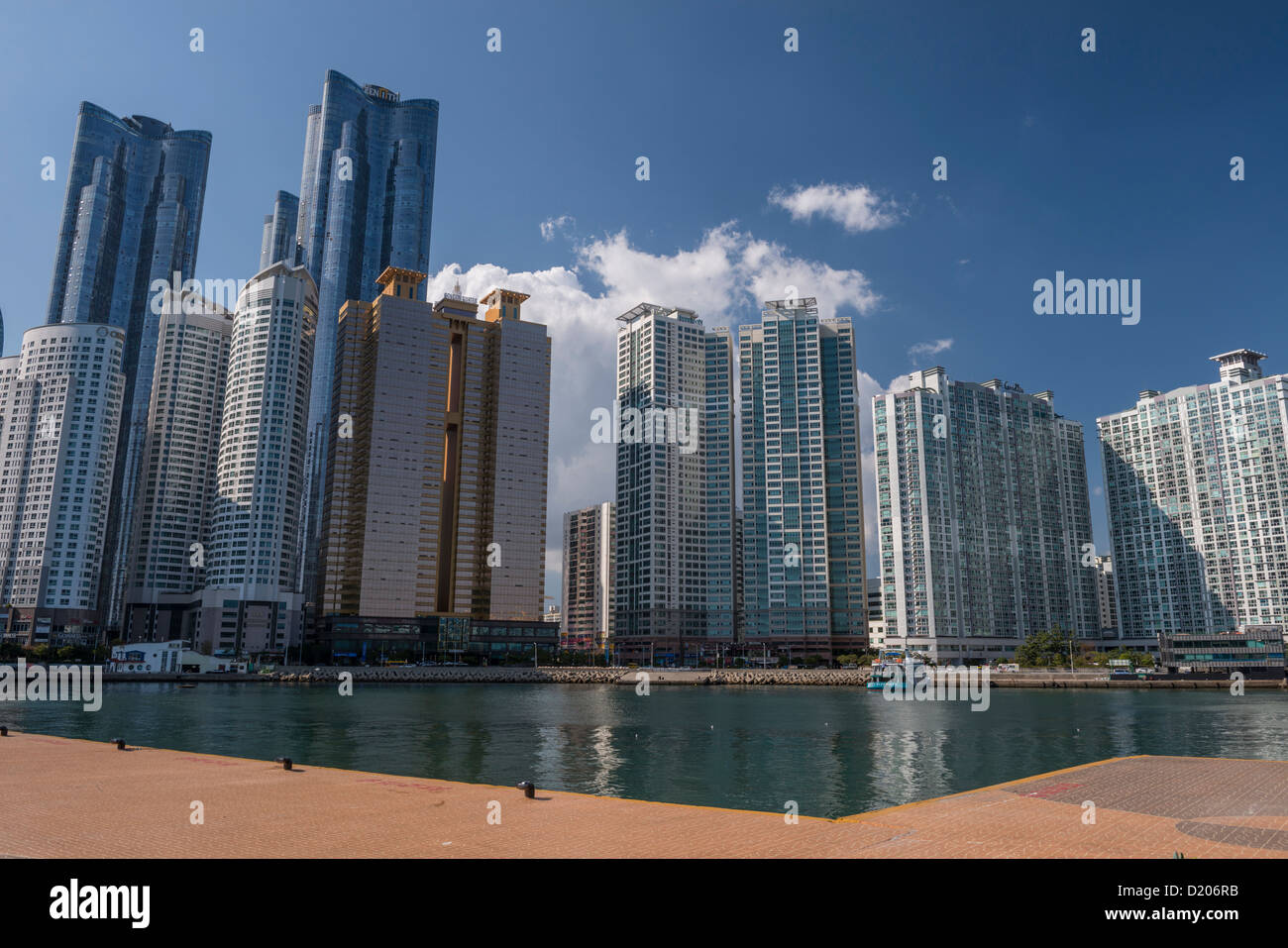 Doosan Haeundae We've the Zenith Towers and Residential Buildings in ...