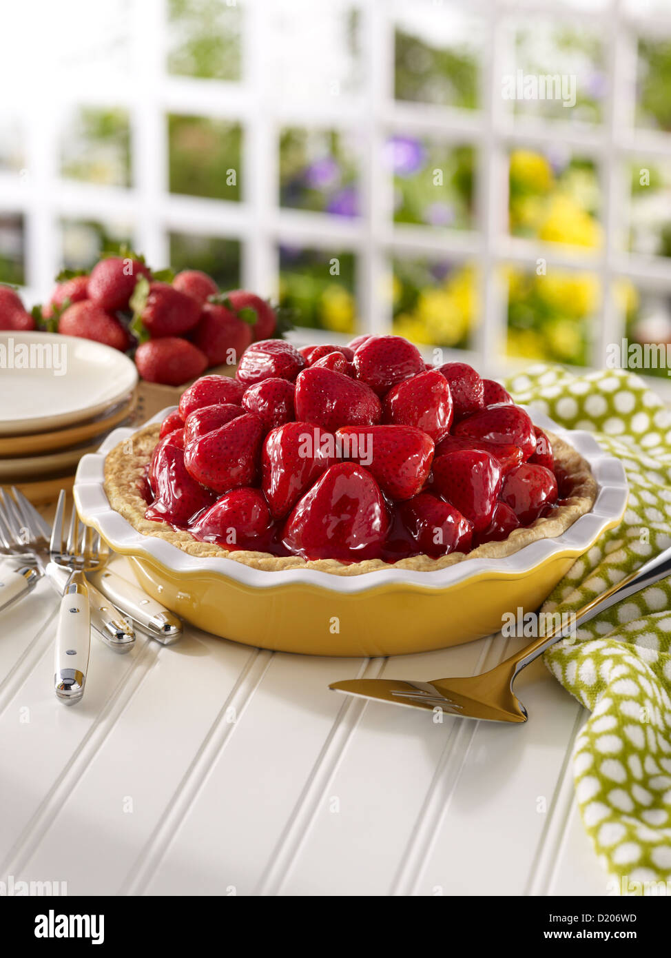 Strawberry Pie in a kitchen window Stock Photo - Alamy