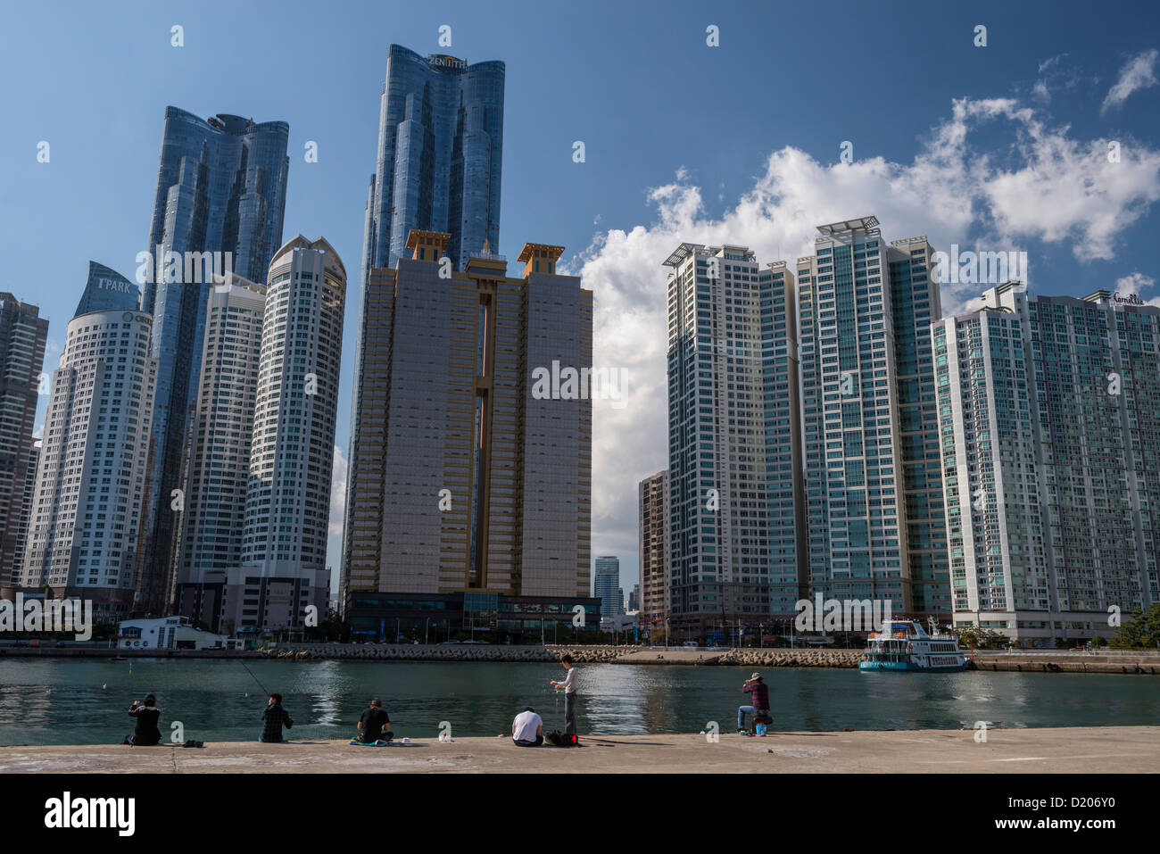 Doosan Haeundae We've the Zenith Towers and Residential Buildings in ...