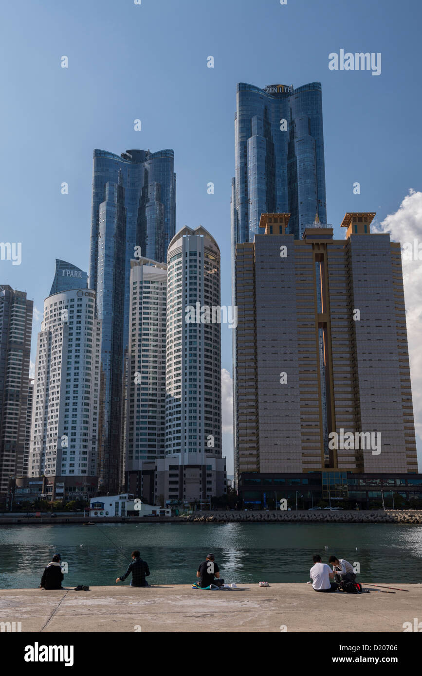 Doosan Haeundae We've the Zenith Towers and Residential Buildings in ...
