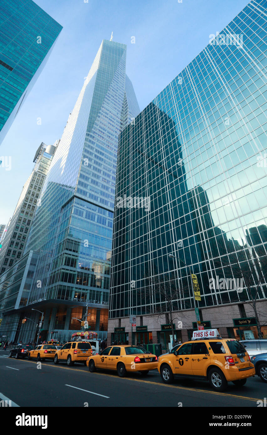The Home Box Office building, near Bryant Park in New York Stock Photo ...