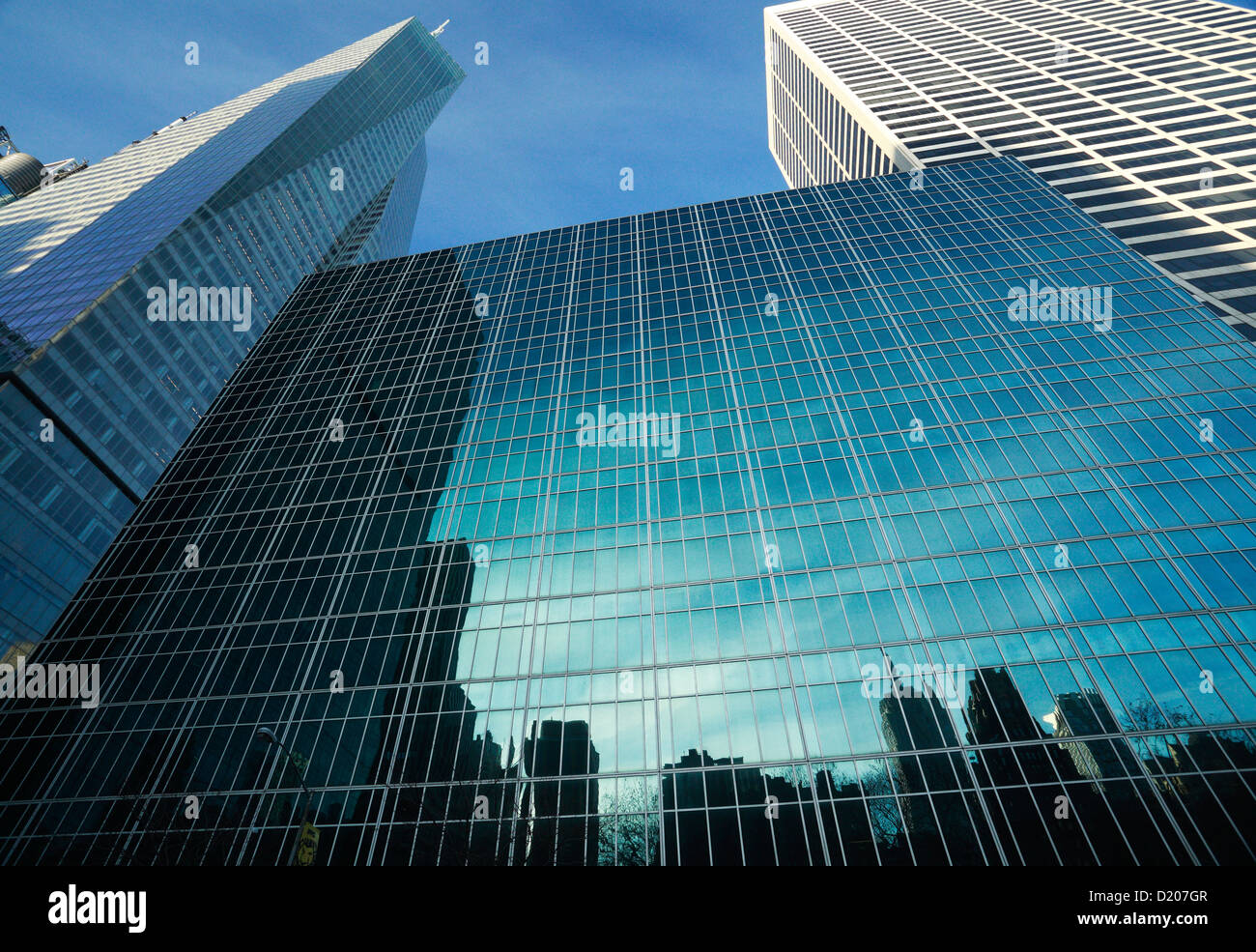 The Home Box Office building, near Bryant Park in New York Stock Photo ...