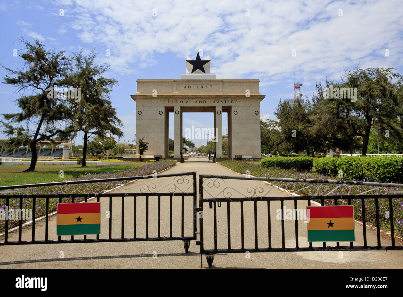 Ghana independence arch hi-res stock photography and images - Alamy