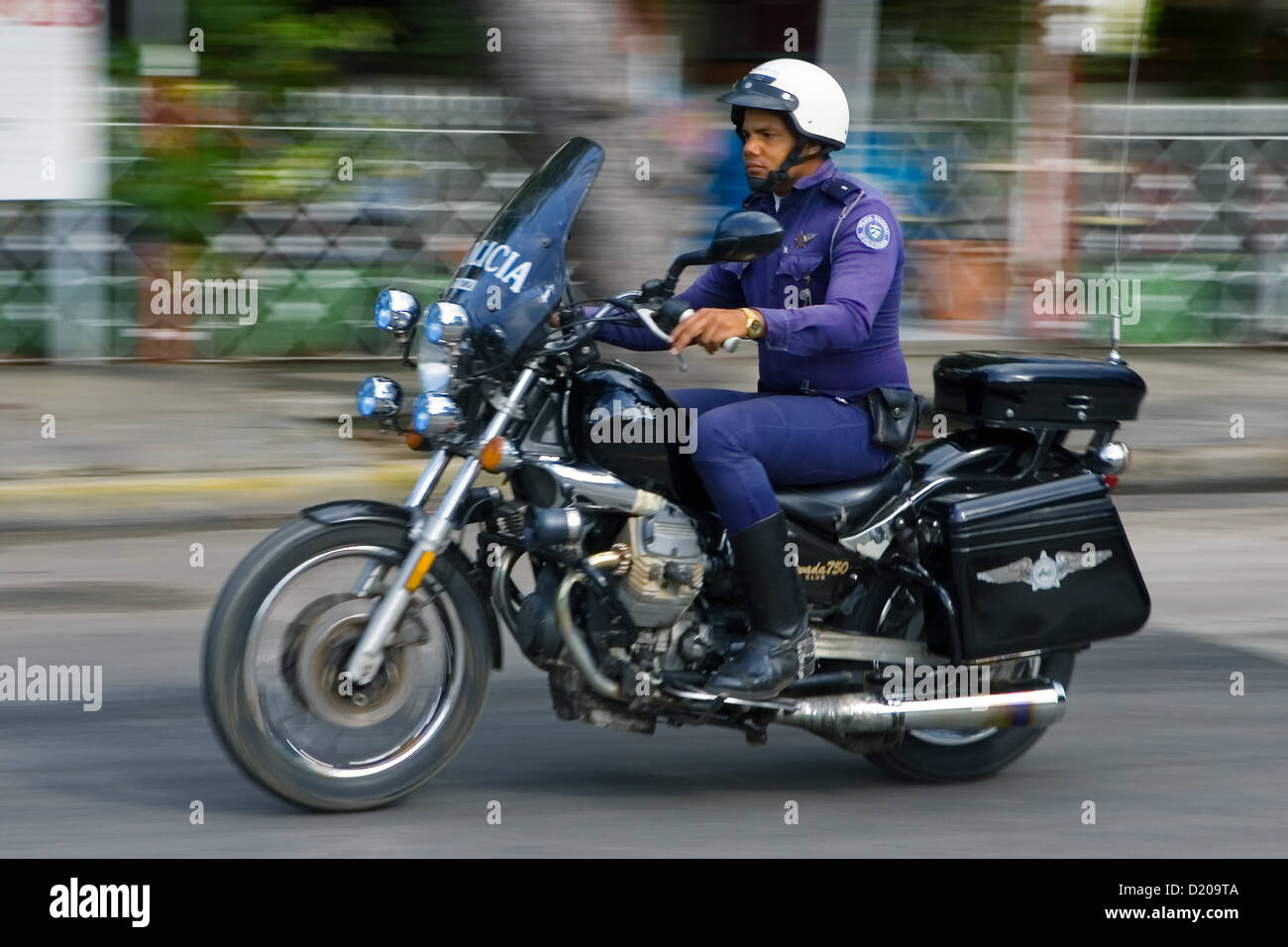 Cuban police hi-res stock photography and images - Alamy