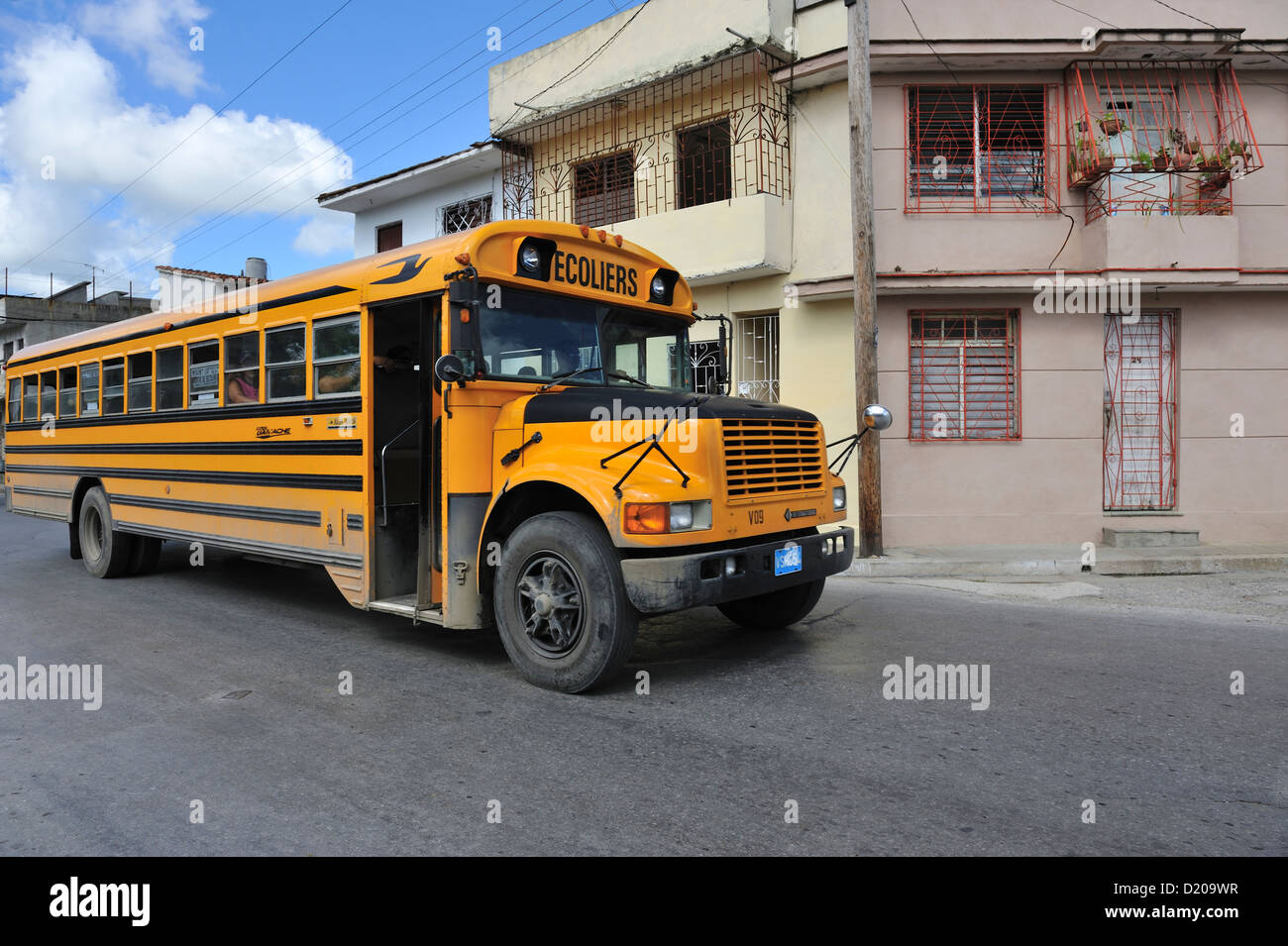 School bus cuba hi-res stock photography and images - Alamy