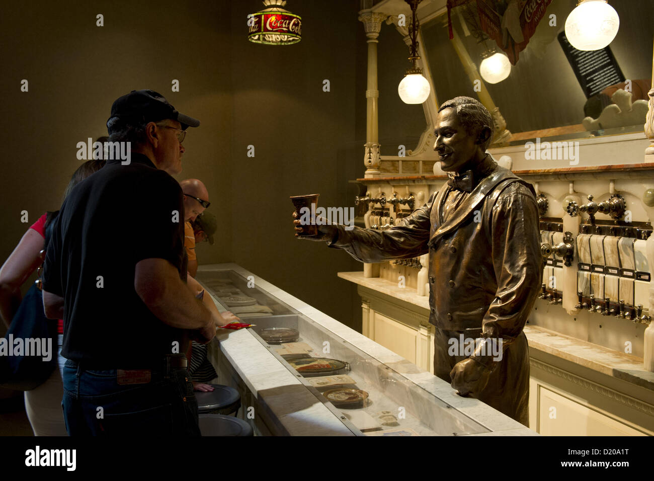 Early 1900s soda fountain hi-res stock photography and images - Alamy