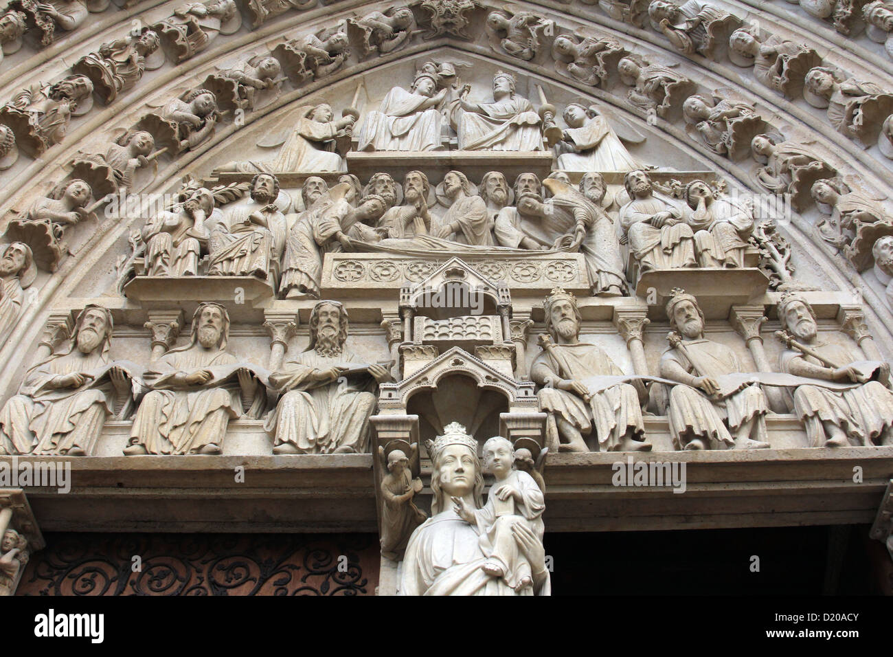 Notre dame paris portal virgin hi-res stock photography and images - Alamy