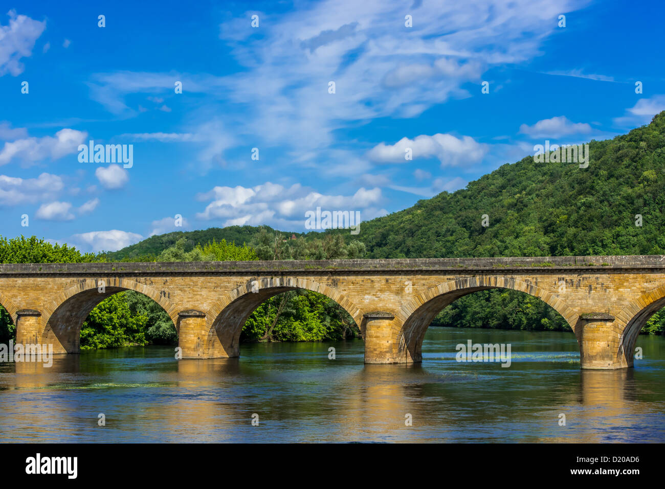 medieval bridge over the Dordogne river Perigord france Stock Photo - Alamy