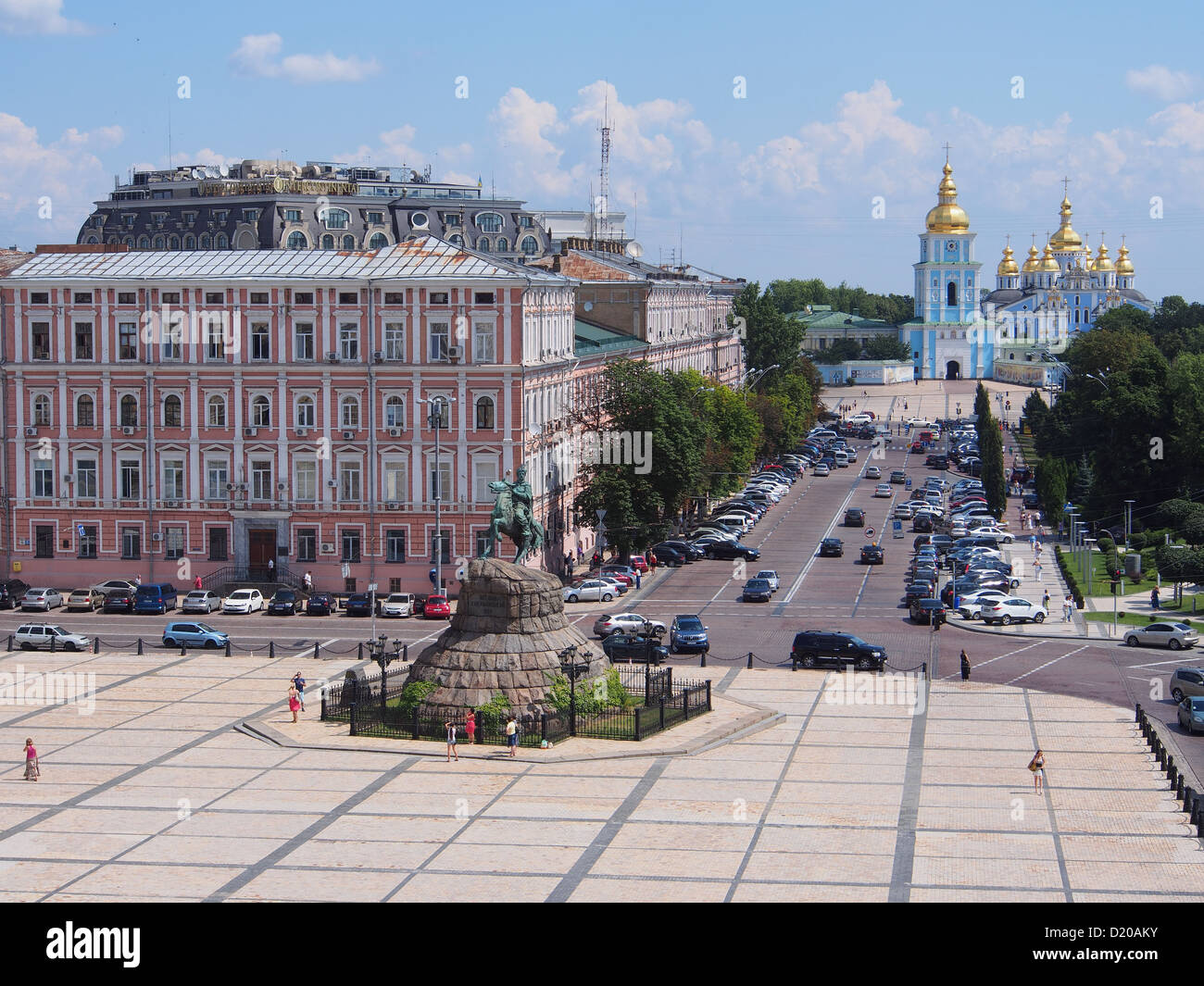The Sofiyska Square in Kiev, view to the Bohdan Khmelnytsky Monument ...