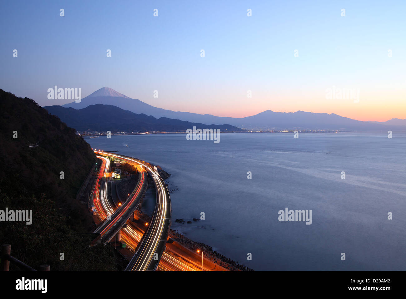 Light traffic at night expressway hi-res stock photography and images ...