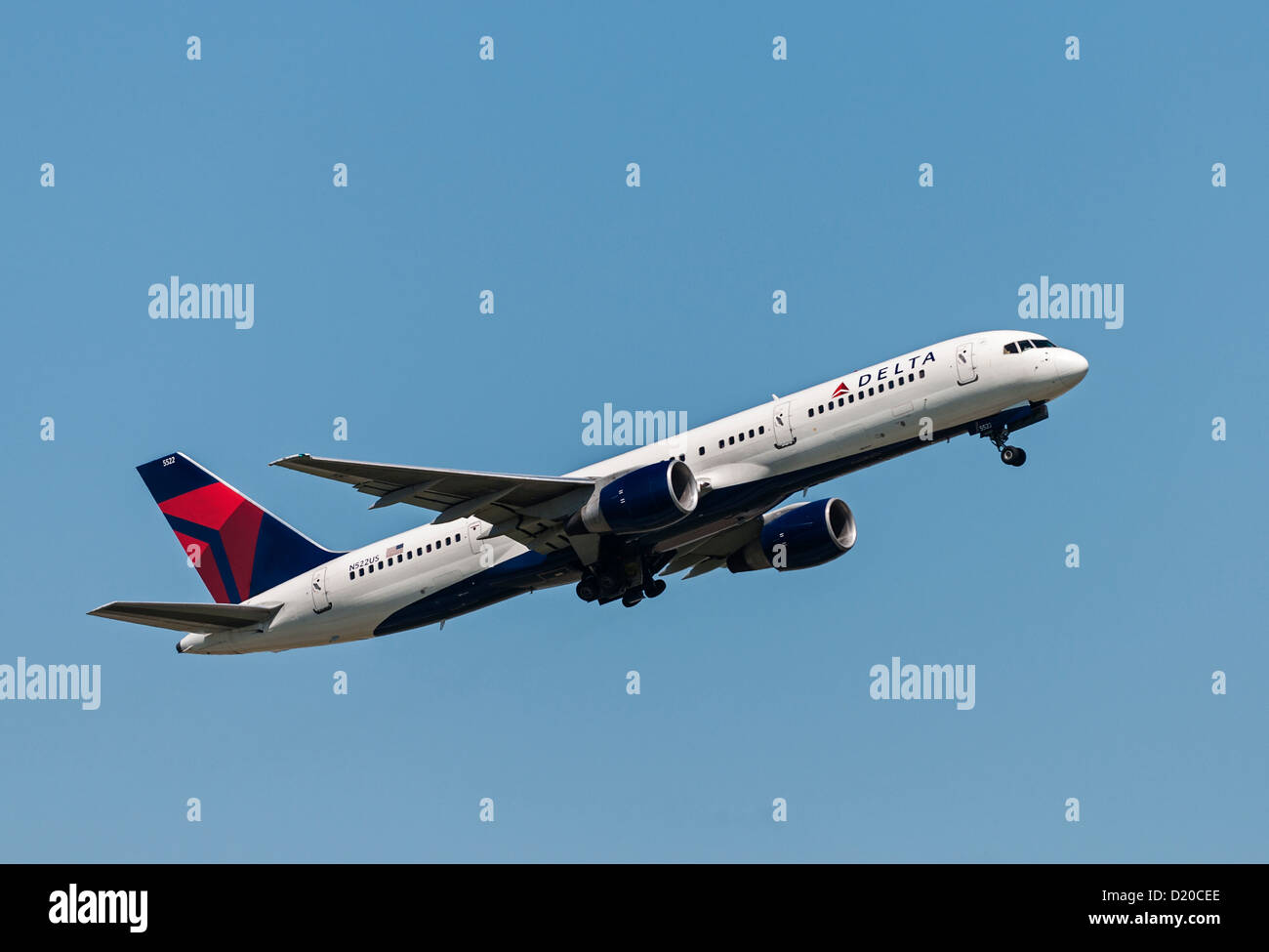A Delta Air Lines Boeing 757-200 jetliner departs from Vancouver ...