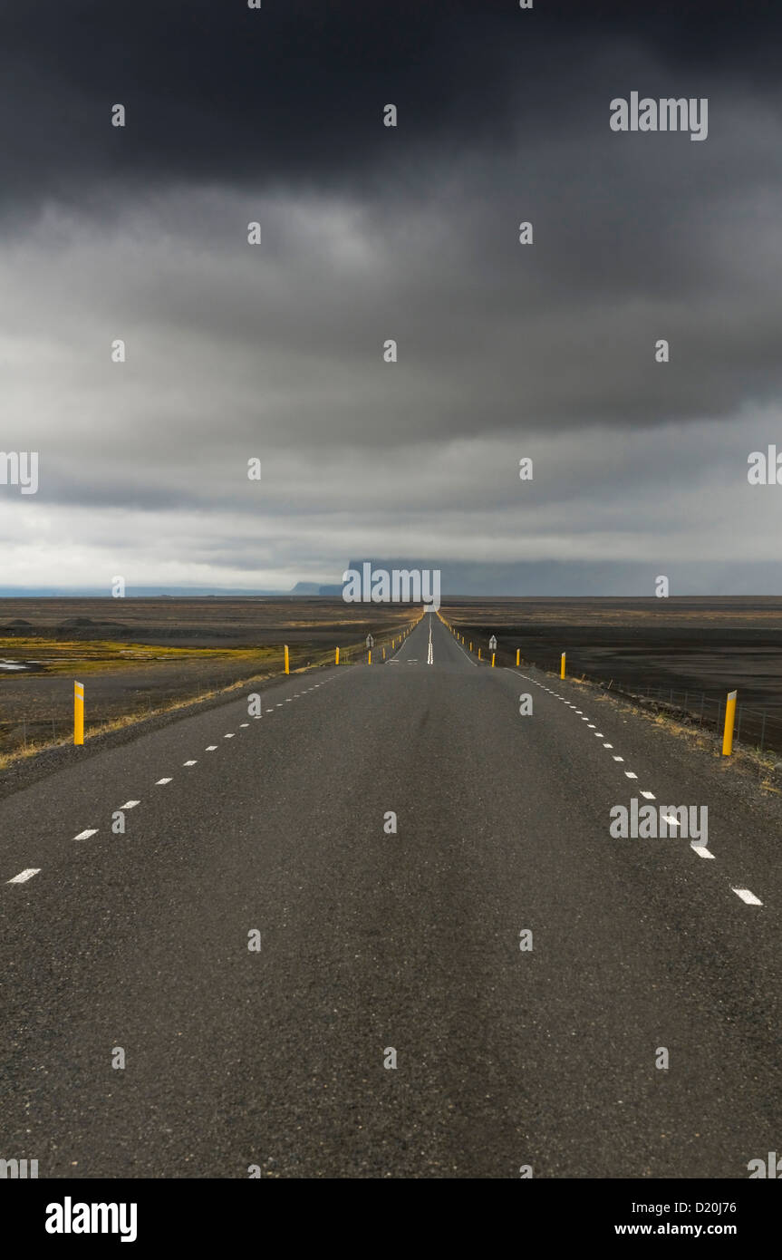 Straight road hi-res stock photography and images - Alamy