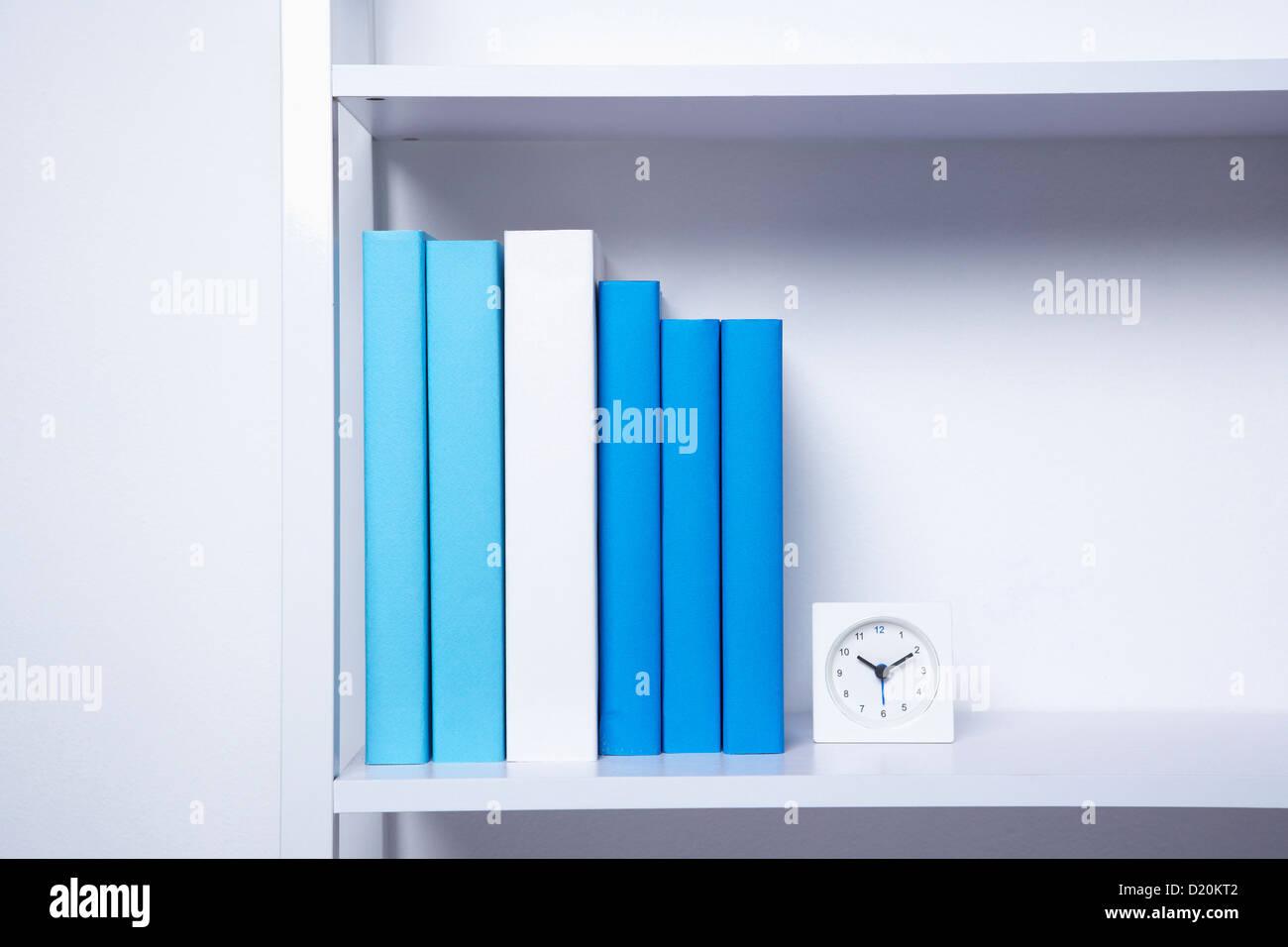 Book rack shelf hi-res stock photography and images - Alamy