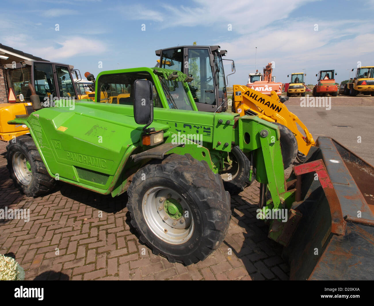 The panoramic telescopic excavator is a specialized construction ...