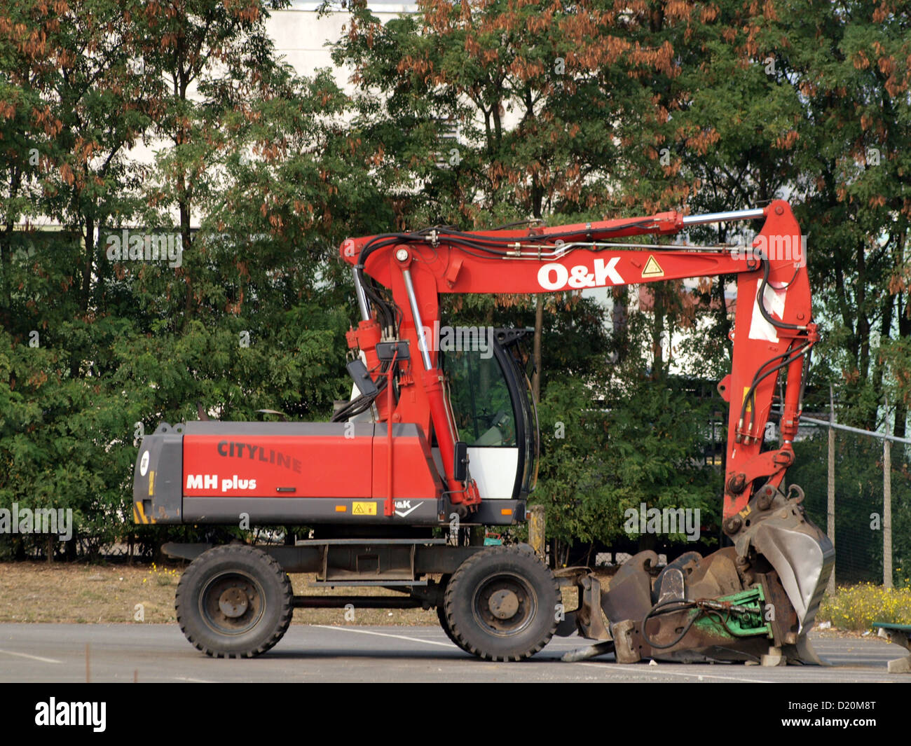 The O&K MH plus Cityline is a mobile excavator designed for urban ...