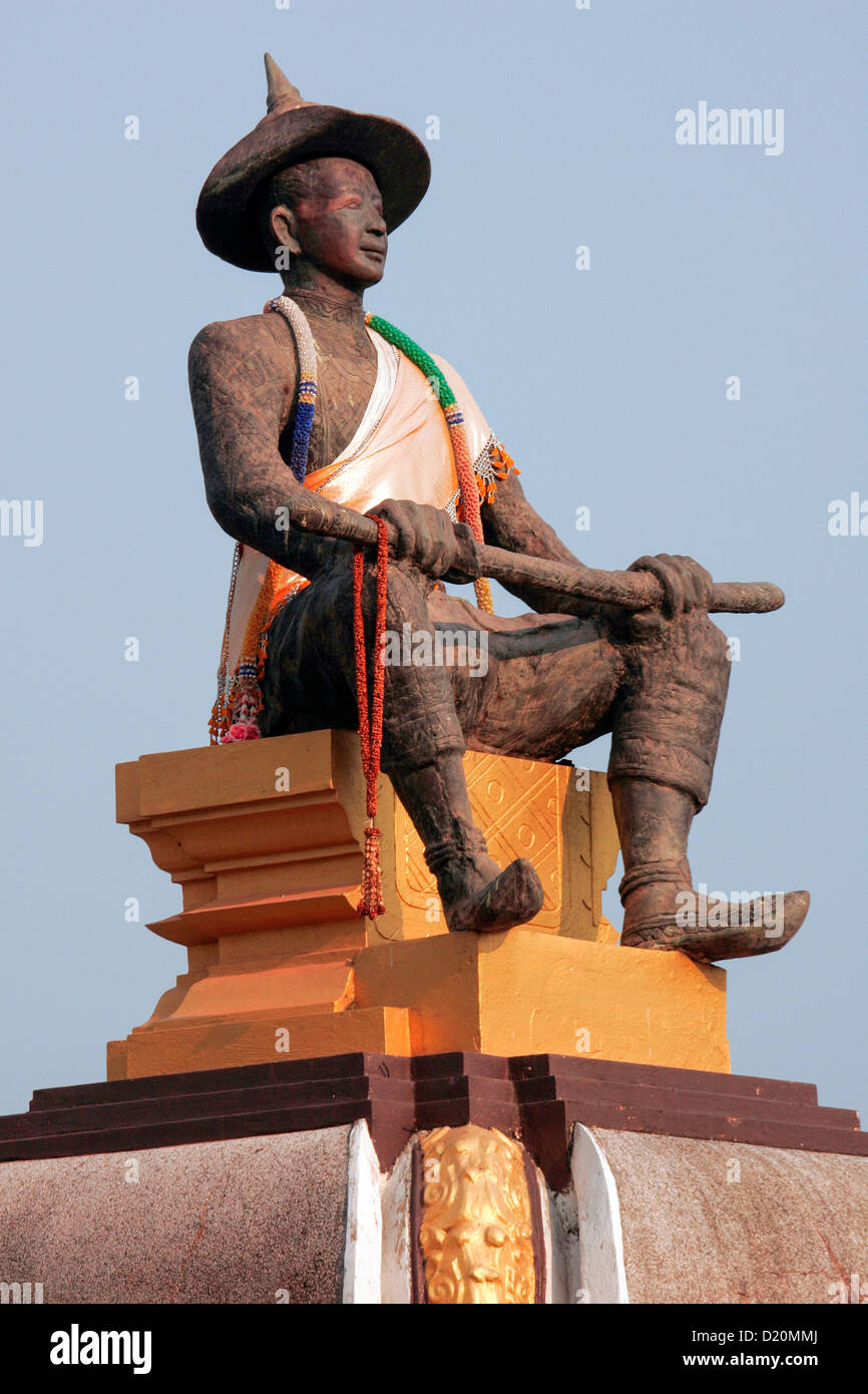 Statue of King Setthathirat in front of Pha That Luang, Vientiane, Laos ...