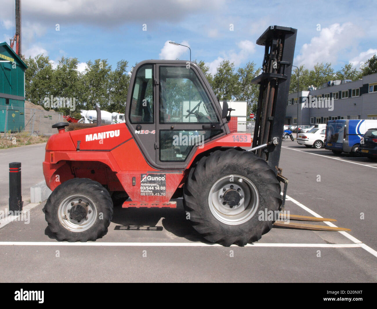 The Manitou M30.4 forklift is a versatile, industrial lifting machine ...
