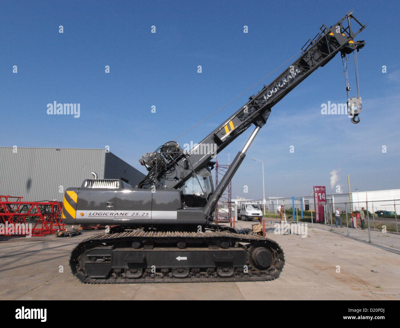 The Logicrane 25.25 is a versatile crawling crane used in heavy ...