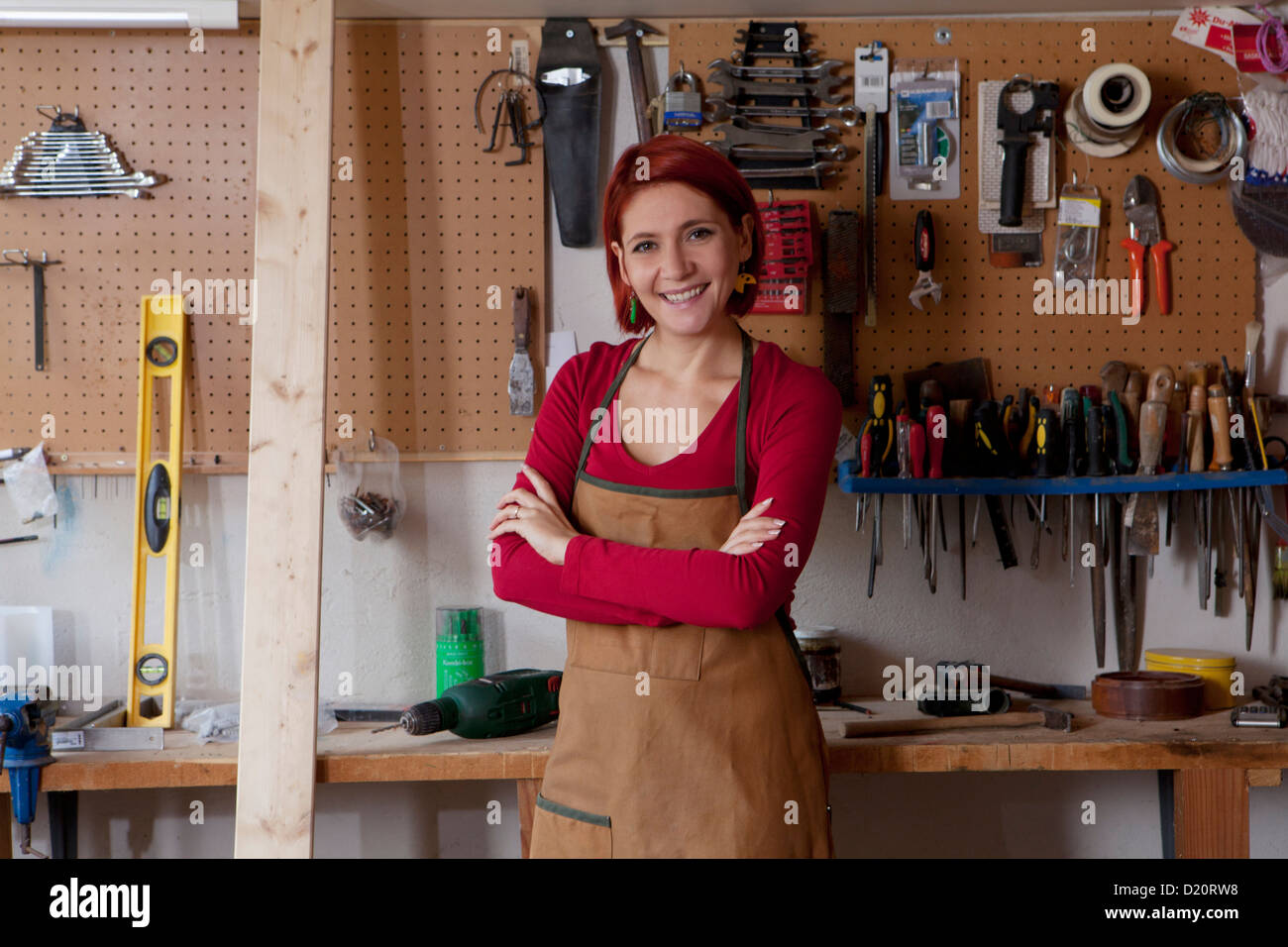 Crossed tools hi-res stock photography and images - Alamy