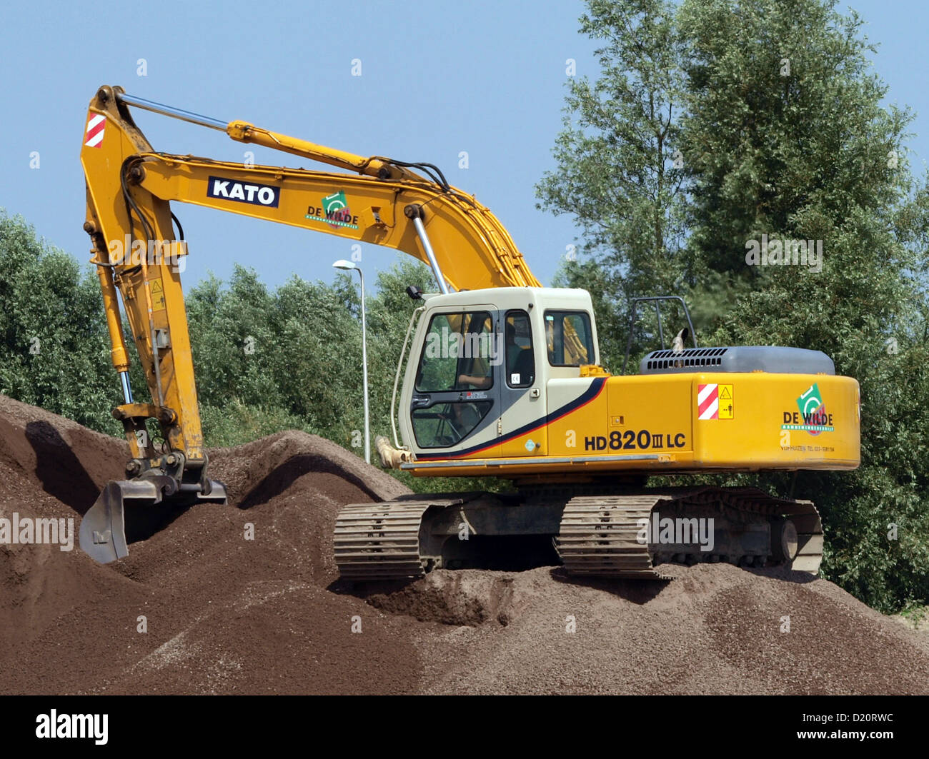 The Kato HD 820 III LC is a large hydraulic excavator designed for ...