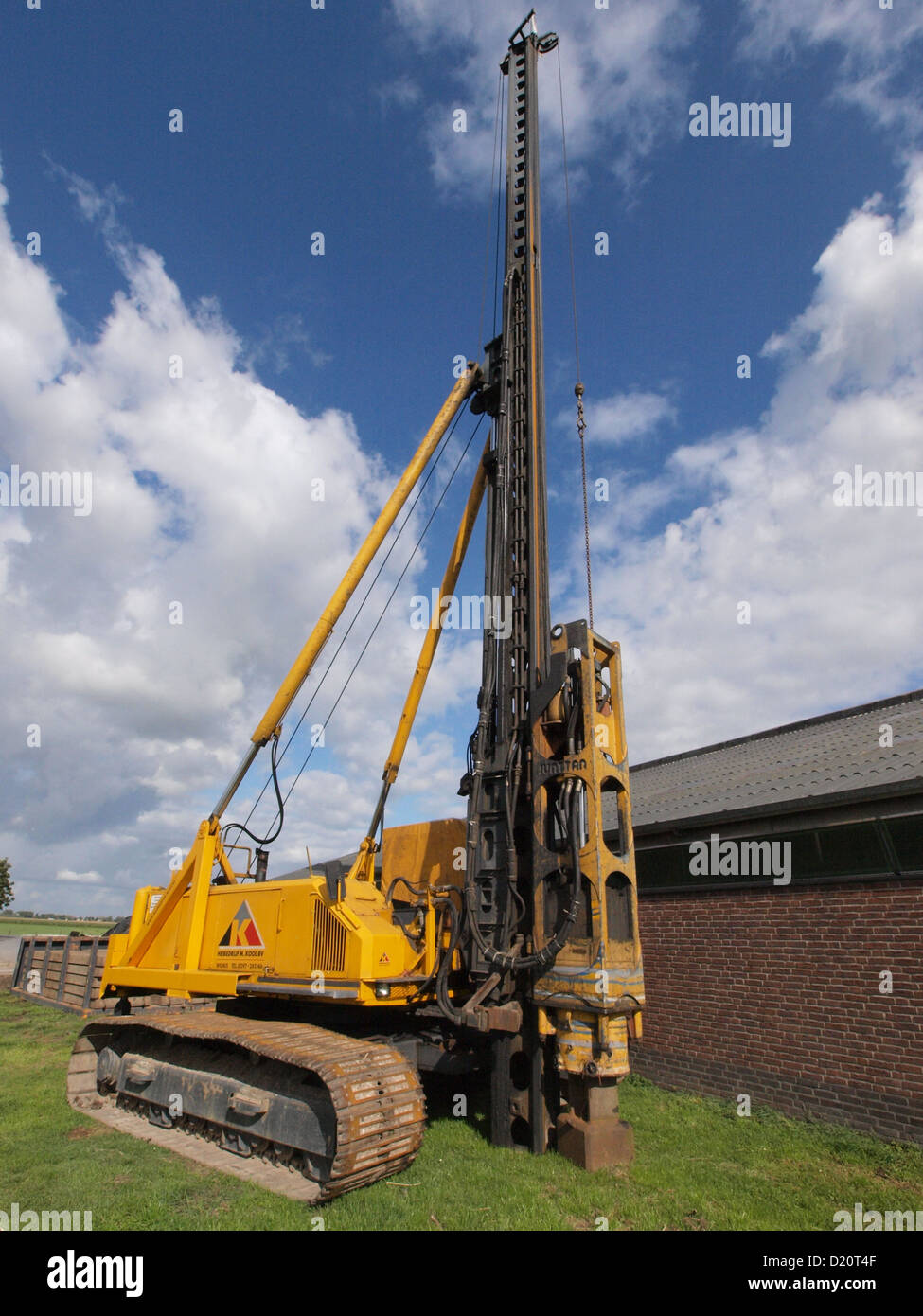 Pile driving hi-res stock photography and images - Alamy