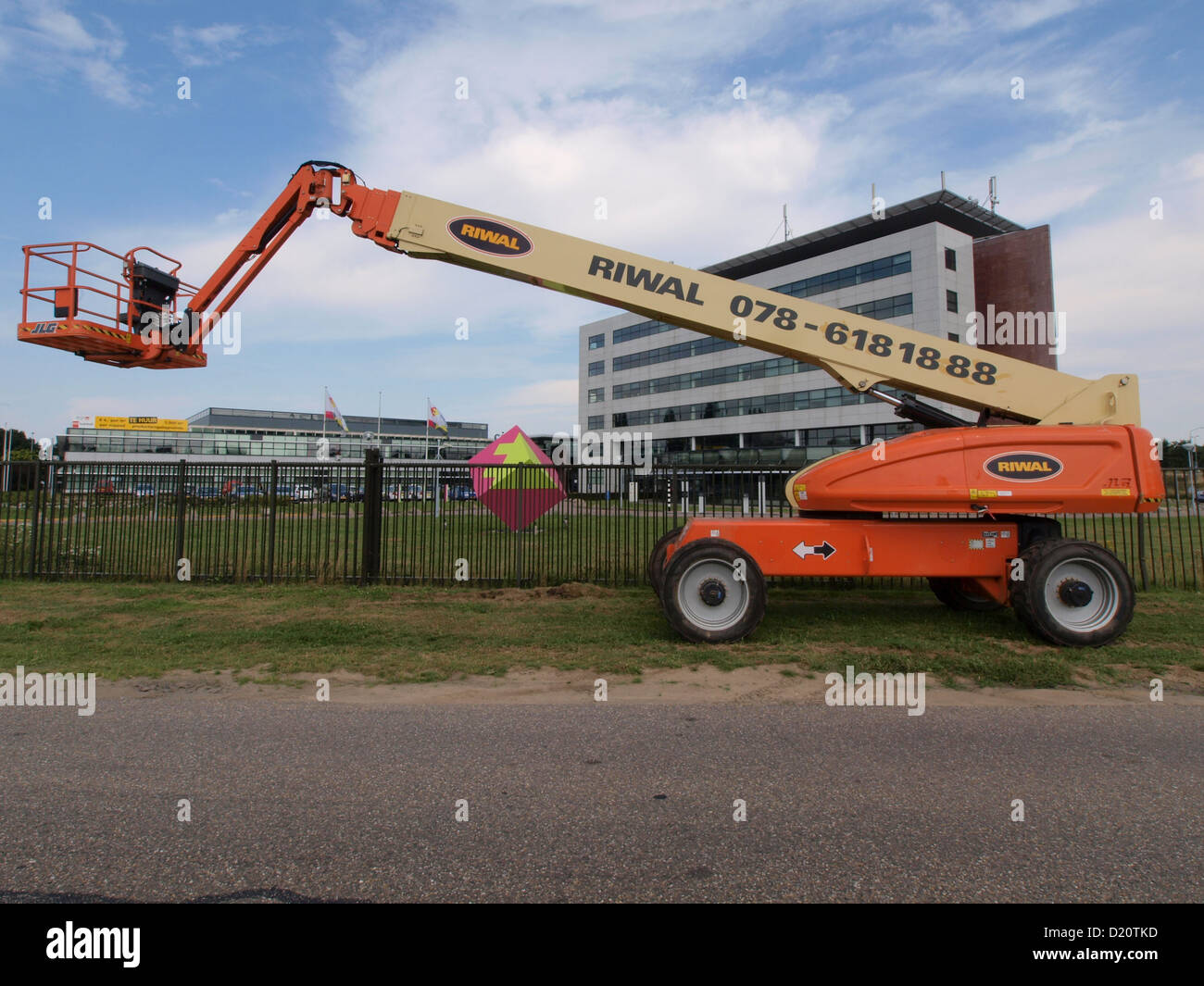 The JLG 1200SJP is a telescopic boom lift used in construction and ...