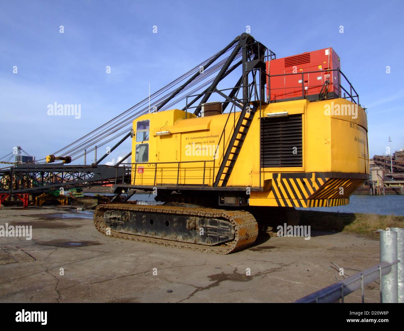 The Hercules RS 182 is a powerful crawler crane, designed for heavy ...