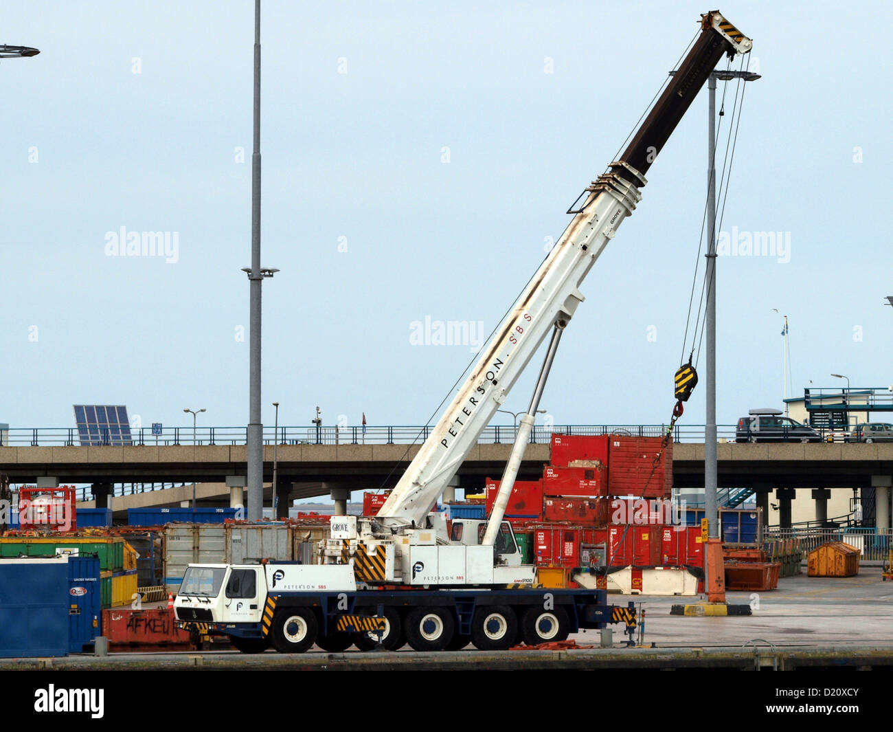 The Grove Peterson SBS crane is a heavy-duty mobile crane used in ...