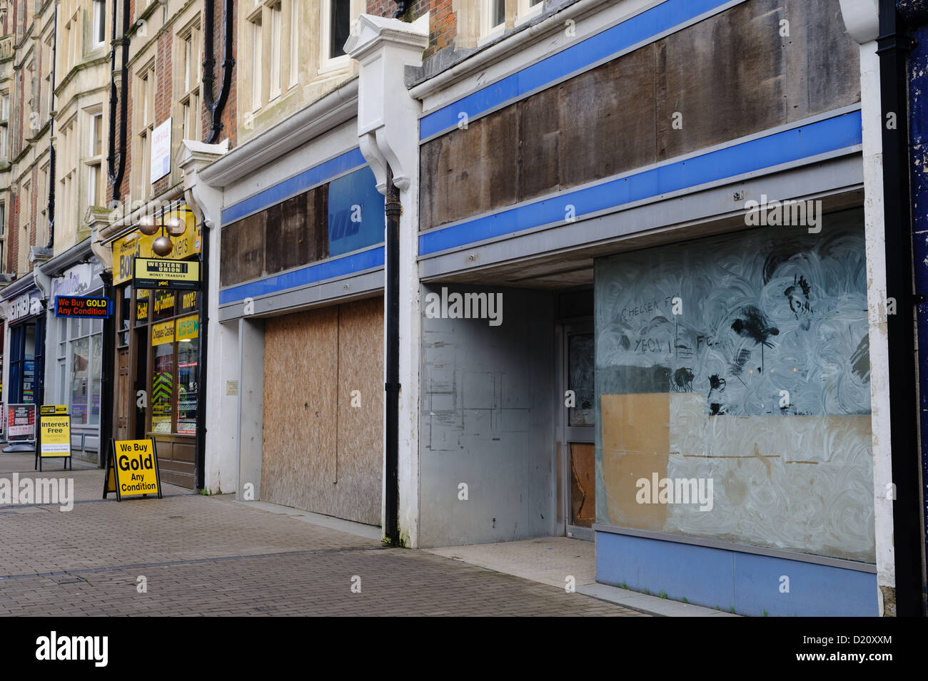 Boarded up high street hi-res stock photography and images - Alamy