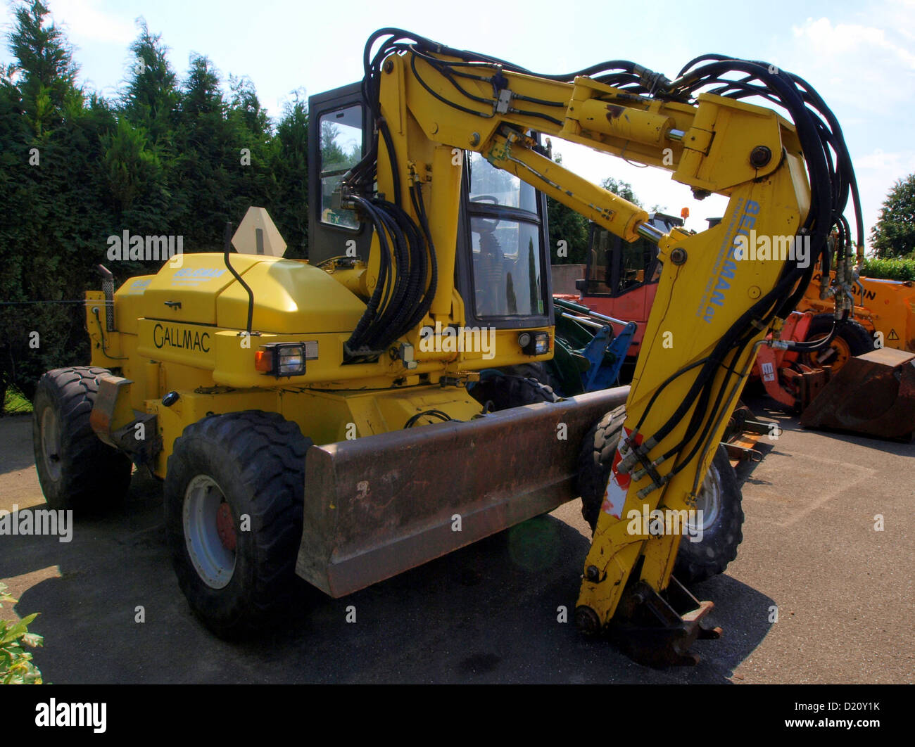 Heavy equipment maintenance tasks hi-res stock photography and images ...